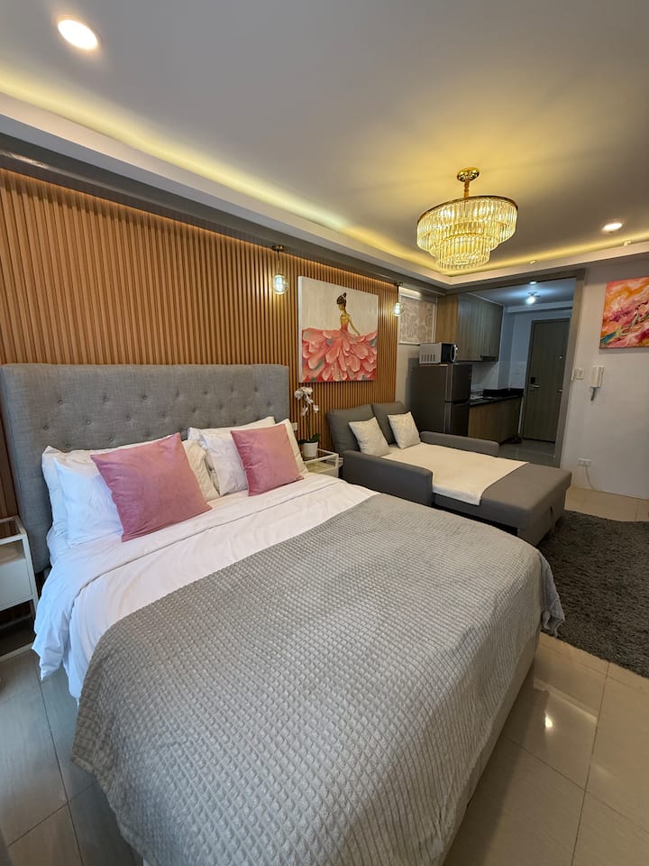 Georgia Luxxe Suite Pool View-wifi+netflix+parking - Aéroport Ninoy Aquino (MNL)