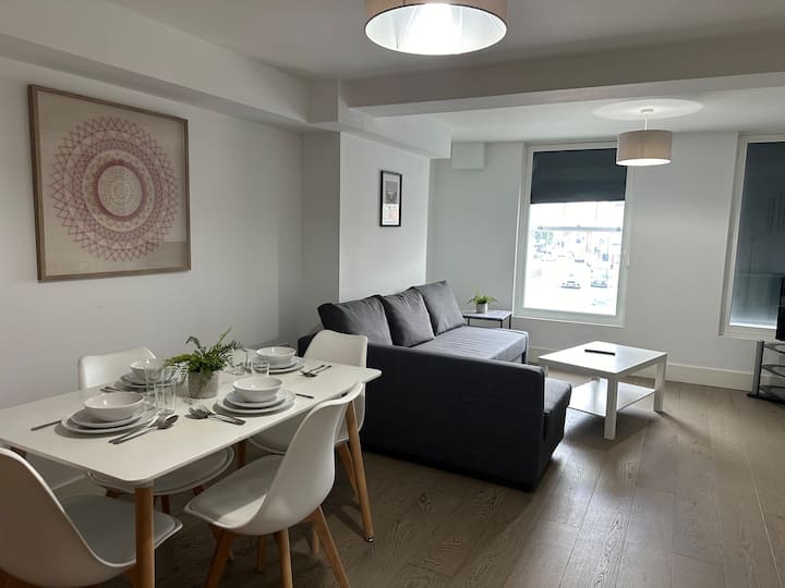 1 Bed Spacious Flat In Essex - Brentwood