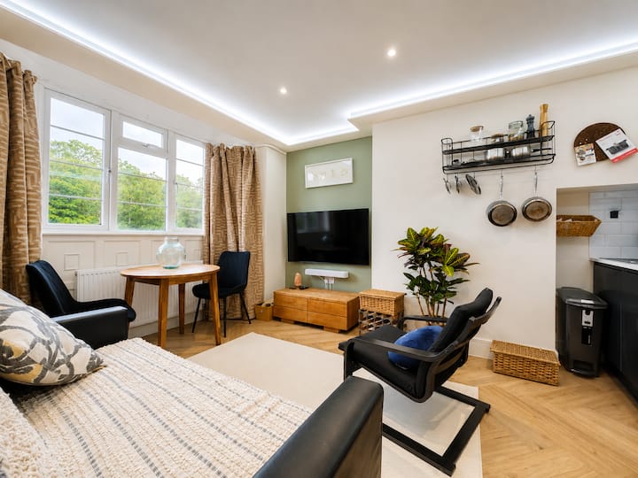 5 Mins To Station | No Shared Walls Of Bedrooms - Surbiton