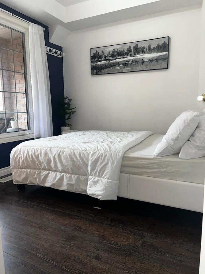 Prestigious One Bedroom In Ajax - Pickering