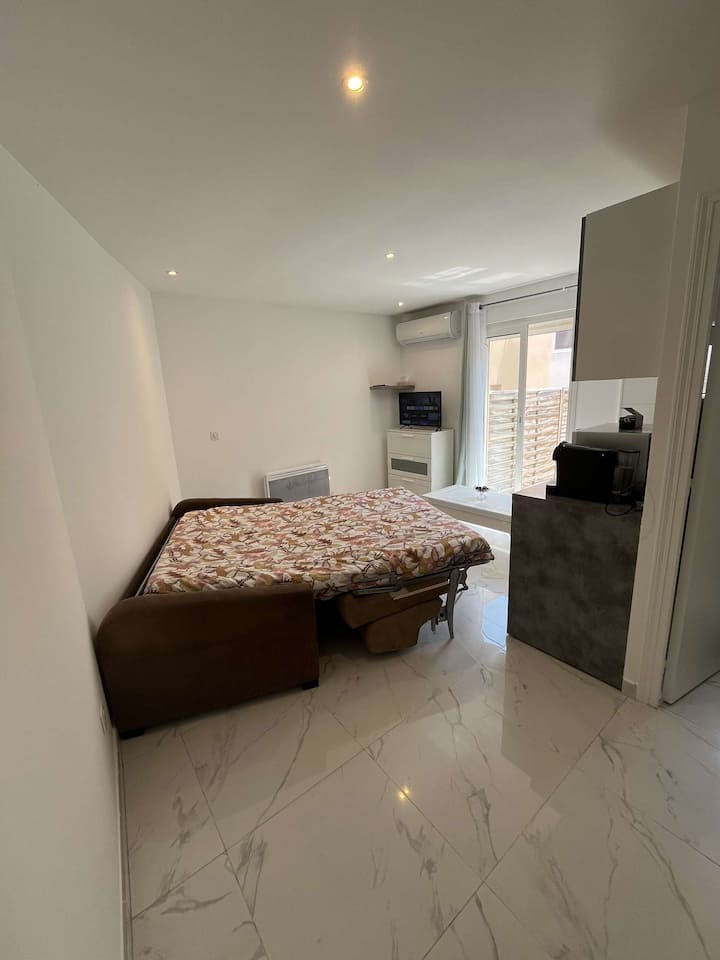Super Studio, Terrasse à 2 Min à Pied De La Plage - Vallauris