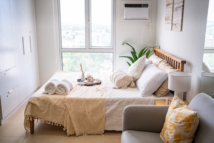 Japanese-owned Unit At Avida 17f, Cebu It Park! - Cebu