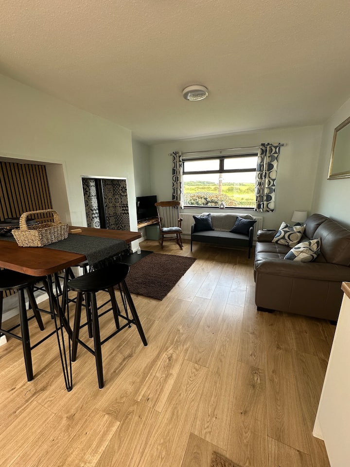 Comfortable, Clean And Convenient North Coast Home - Coleraine