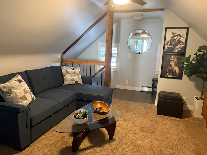 Walk To Beach And Hospital - Kelowna