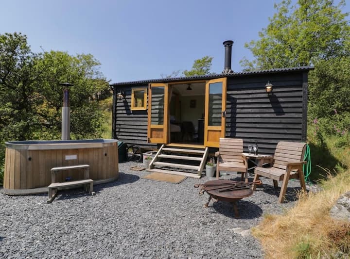 Llethr Luxury Hut And Hot Tub - Harlech