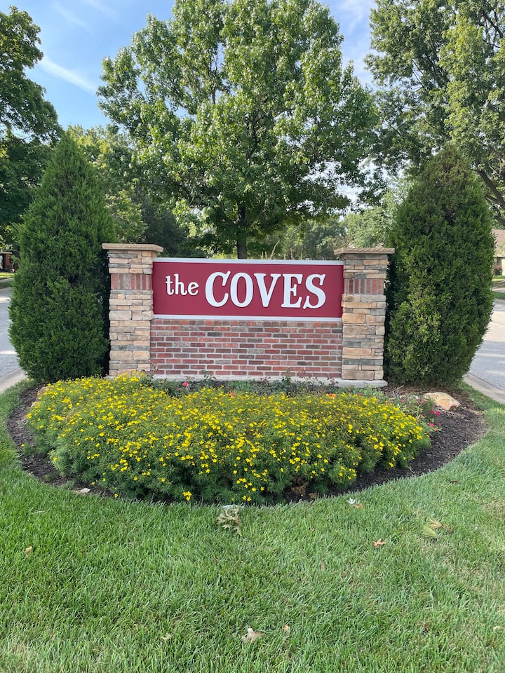 The Cottage At The Coves - Kansas City