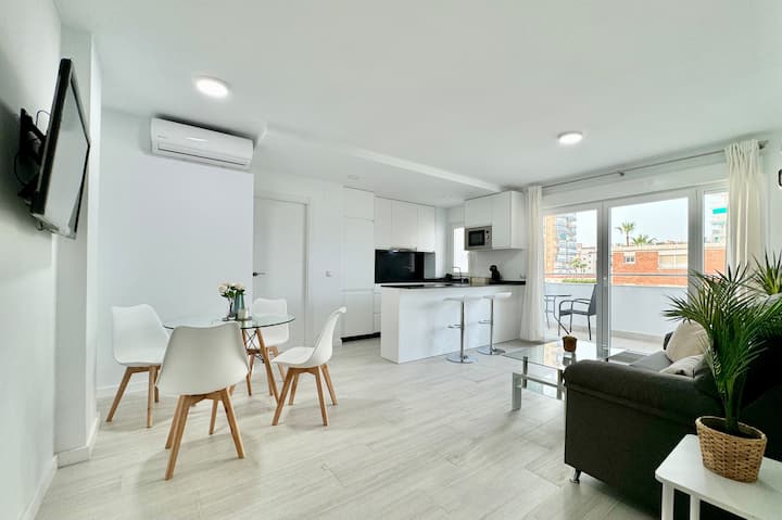 Apartamento En 1ª Línea Playa, Piscina Y Parking - Benalmádena