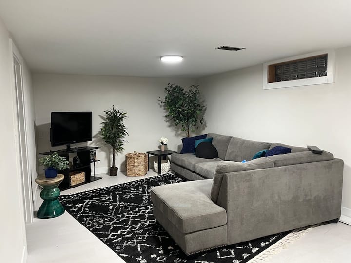 Private Basement! Hospitals,pets,laundry,parking - Billings, MT