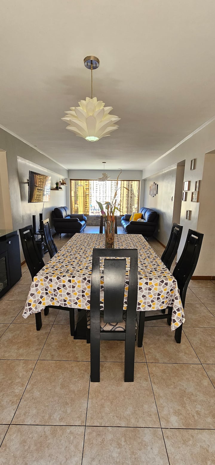 Céntrico Apartamento De 2 Habitaciones - Caracas