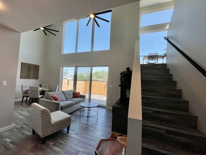 Brand New. Private Fenced Backyard. Near Downtown - Albuquerque