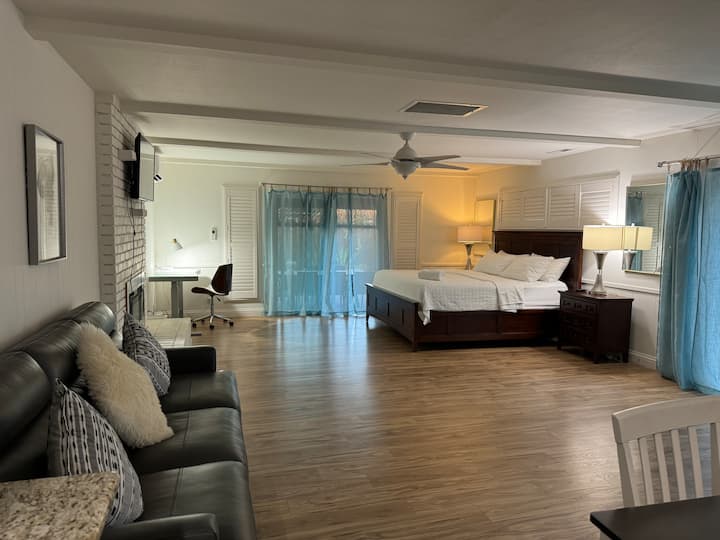 102 Spacious Studio | Kitchen | Bathroom | Yard - Santa Clara