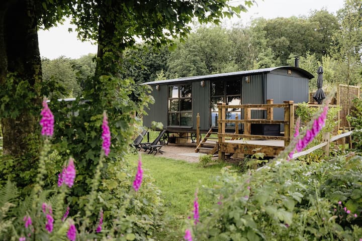 The Drey, A Stunning Cumbrian Shepherd’s Hut - Kirkby Lonsdale