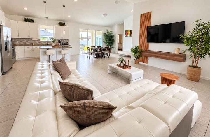 Cozy Cape Coral Getaway · Private Patio - Cape Coral, FL