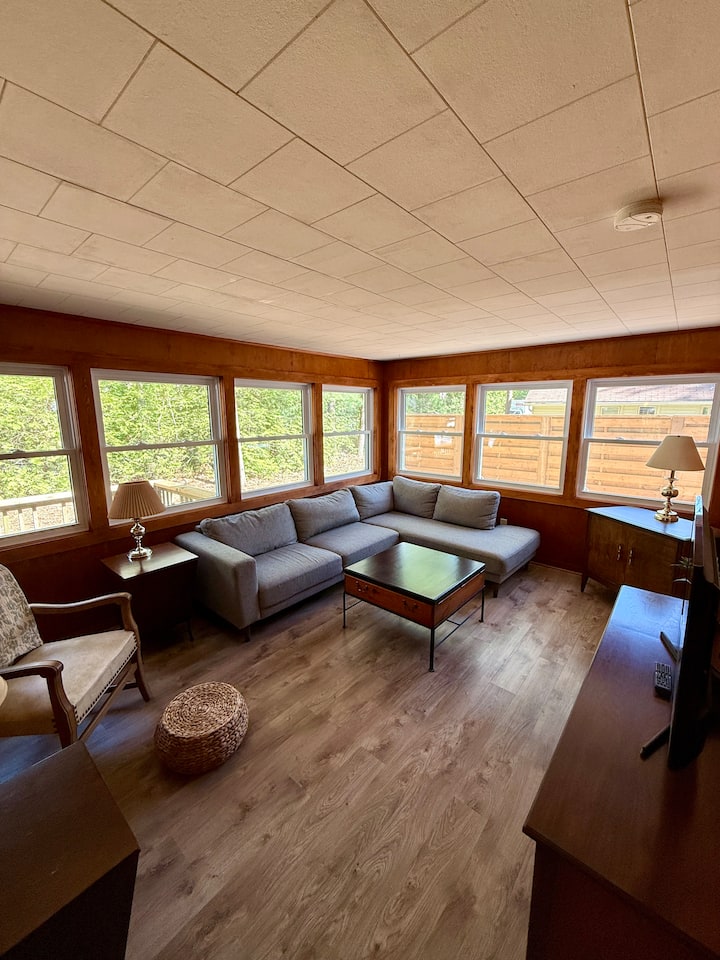 The Jane: 3-bedroom Cottage W Private Beach Access - Grand Bend