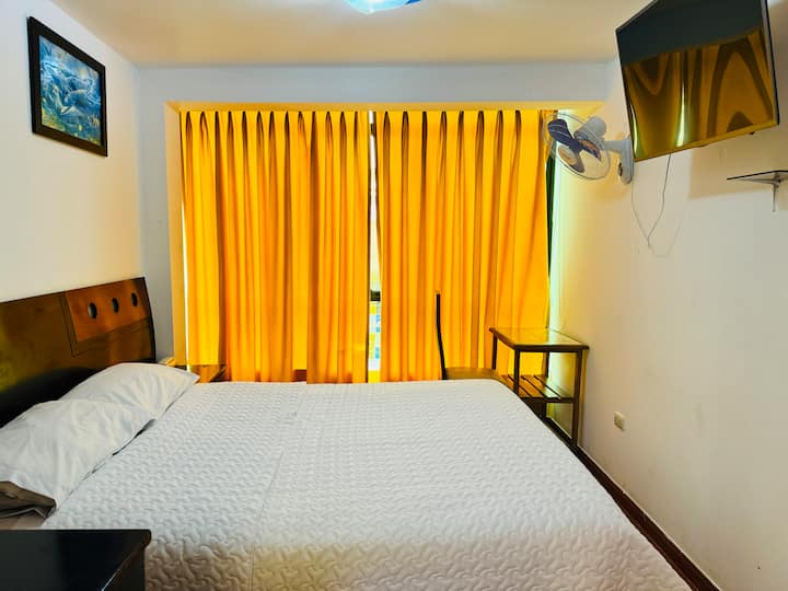 Habitación Queen En Hotel Céntrico En Mala - Mala