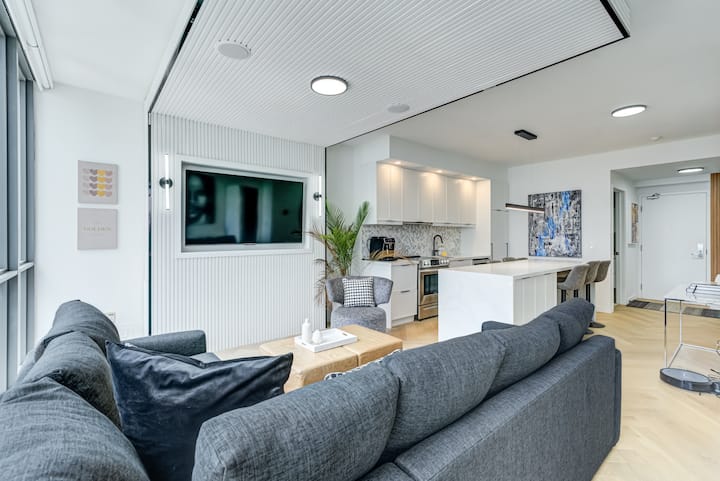 Modern 1+den, 2 Bath, King St W - Toronto, ON