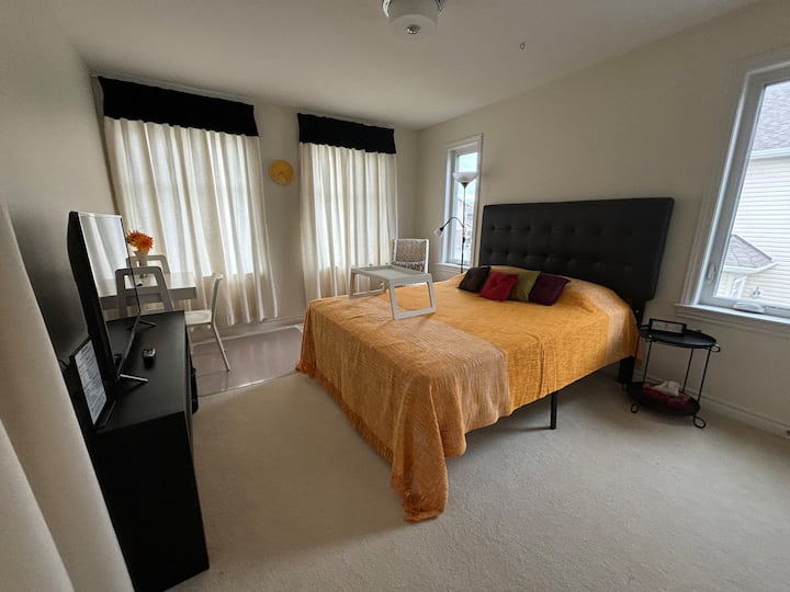 Metro Queen In Luxury Home Fibrewifi Free Parking - Ottawa