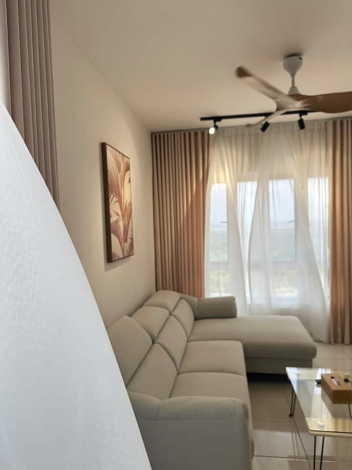 Resi 3 Aspire | 3r2b | Wifi | Pool - Cyberjaya