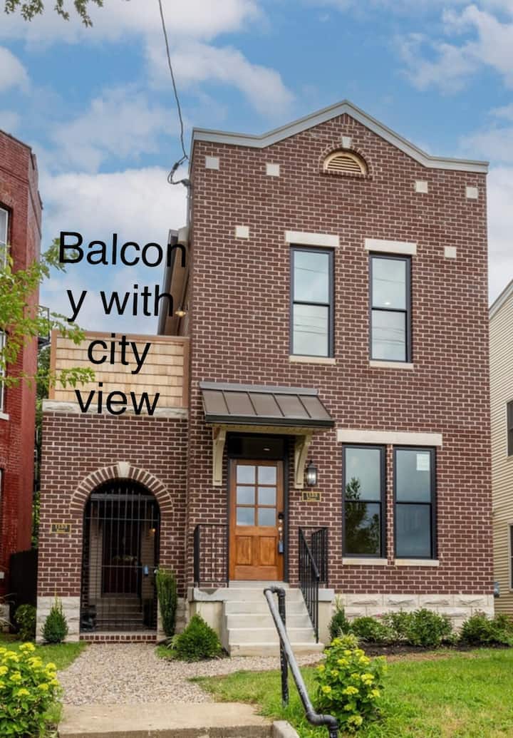 Downtown 2 Bedrooms Luxe Unit - KFC Yum! Center