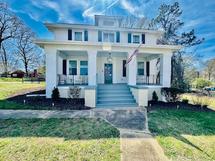 Pet-friendly | Sleeps 8 | Near River & Trails - Eden, NC