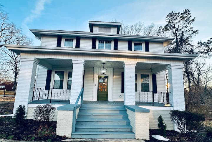 Southern Porch Haven• Sleeps 8• Pet‑friendly Stay - Eden, NC