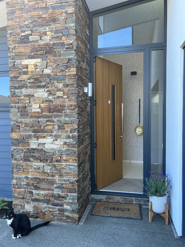 Kilkivan Retreat + Near Airport - Christchurch