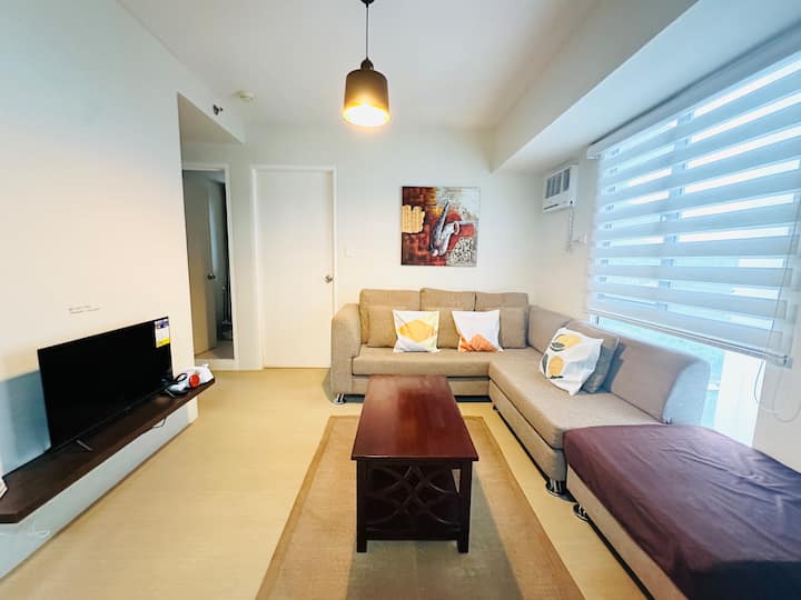 It Park 2 Br Flat Across Sugbu Mercado W/ Pool - Cebu City