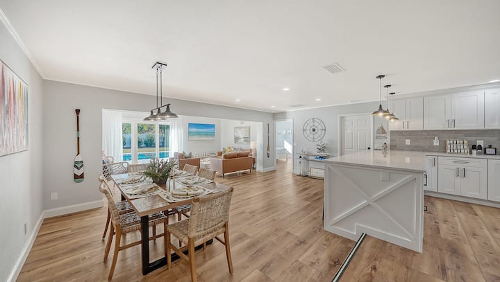 Stylish Coastal 3br • Pool • Near Downtown & Sand - Sarasota, FL