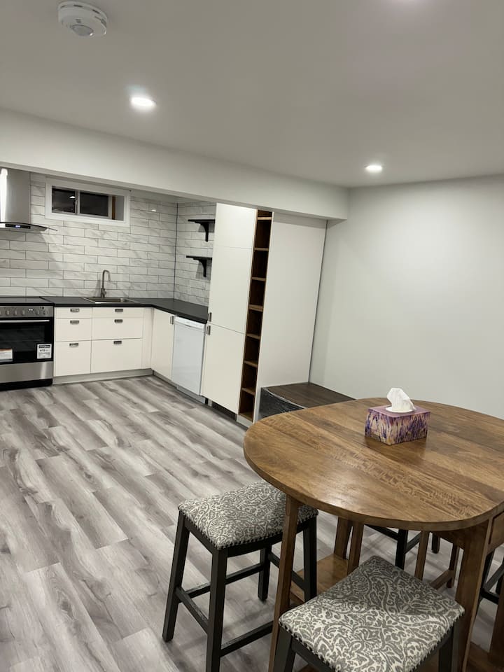 Comfort Home New One-bed Basement With Kitchen - Markham