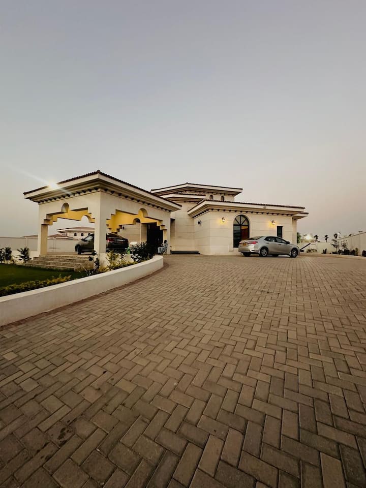 We Have Luxurious Farmhouse - Karachi
