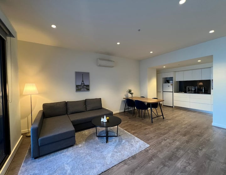 Spacious Modern 2 Bed Apartment - Melbourne
