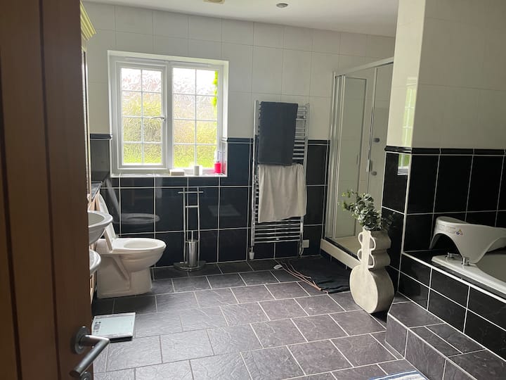 Private Bedroom In A House - Bracknell