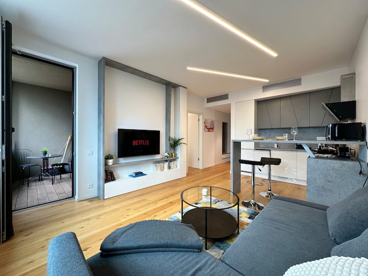 Sky1, Modern Apartm. With Rooftop View (30 Floor) - Bratislava