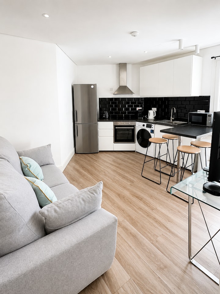 Grand Central House - Classic Two Bedroom - La Línea de la Concepción