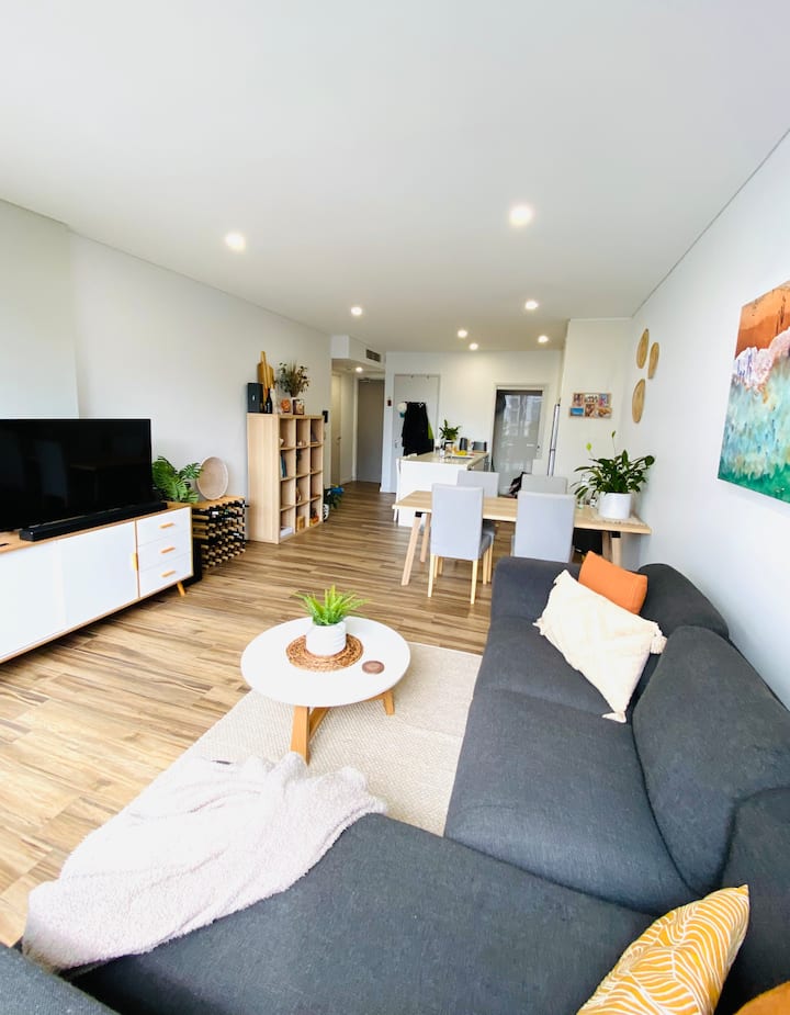 Large 2 Bed Unit With A/c + Carpark - Randwick