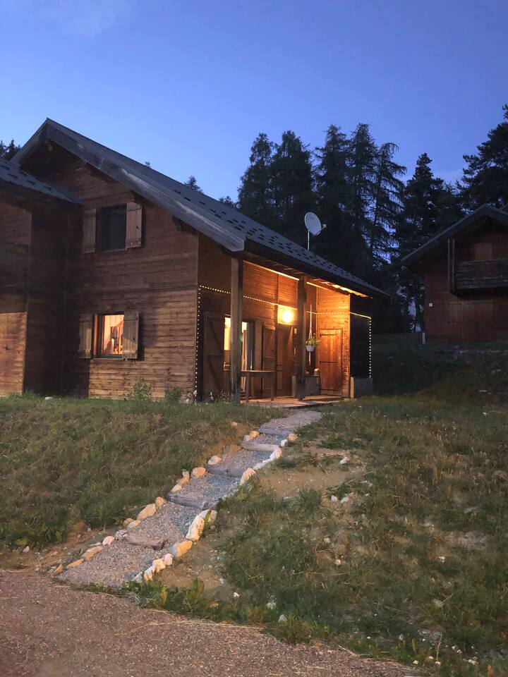 Chalet Mitoyen En Duplex (55m2)
3chambres, 2sdb - Super Dévoluy