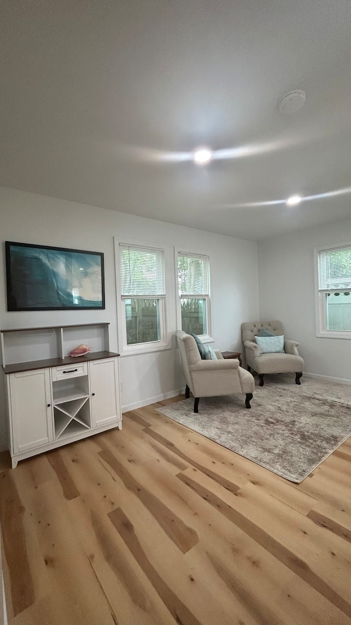 Beach Cottage Newly Renovated - Wildwood, NJ