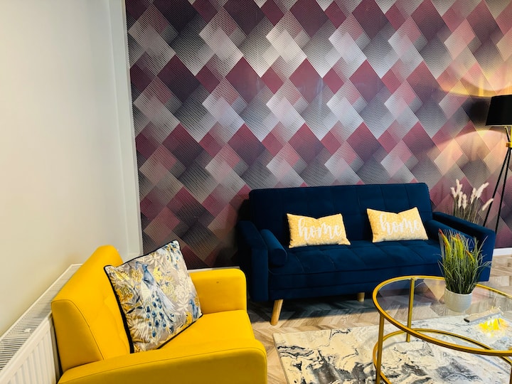 Curzon Ensuite: Shared Living & Kitchen - Glossop