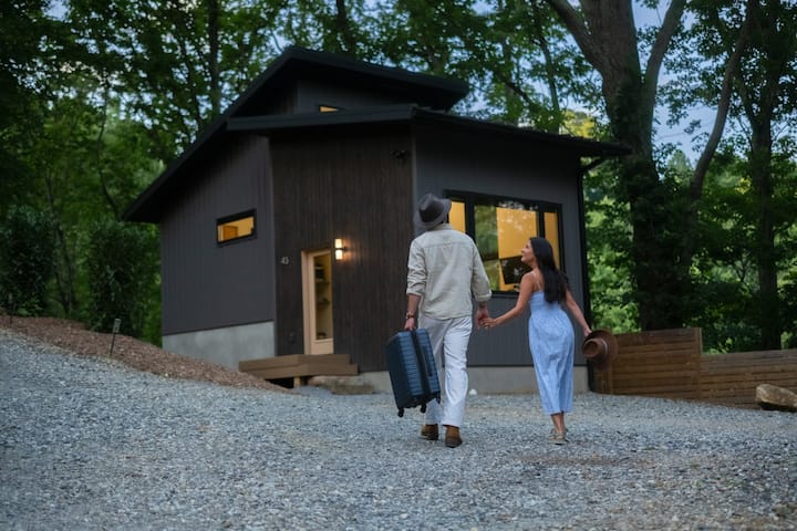 9 Acre Oasis | Hot Tub | Sauna | 4 Miles To Dt - Asheville, NC