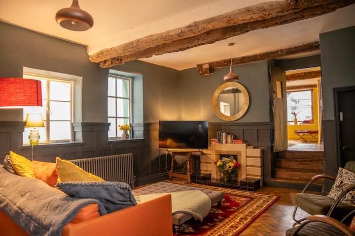 Ye Ol Tavern: 16th Century Stay With Garden & View - Ruthin