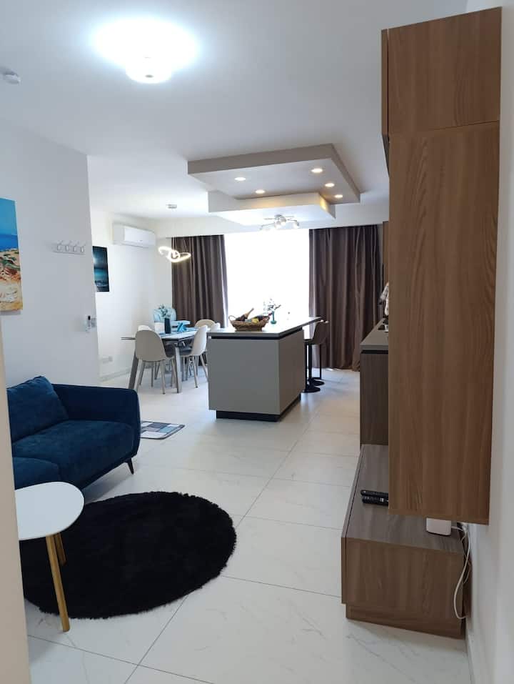 Stylish Getaway ~ Sea View Holiday Apartment - Malte