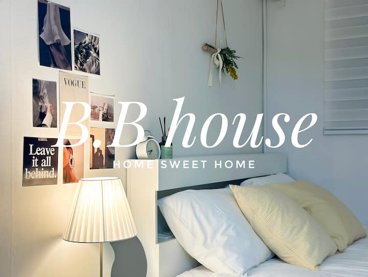 1~2월특가! 신사역 도보 3분! 성형·피부과 시술 /종로,명동,경복궁 등 가기 좋은 위치 - Seoul