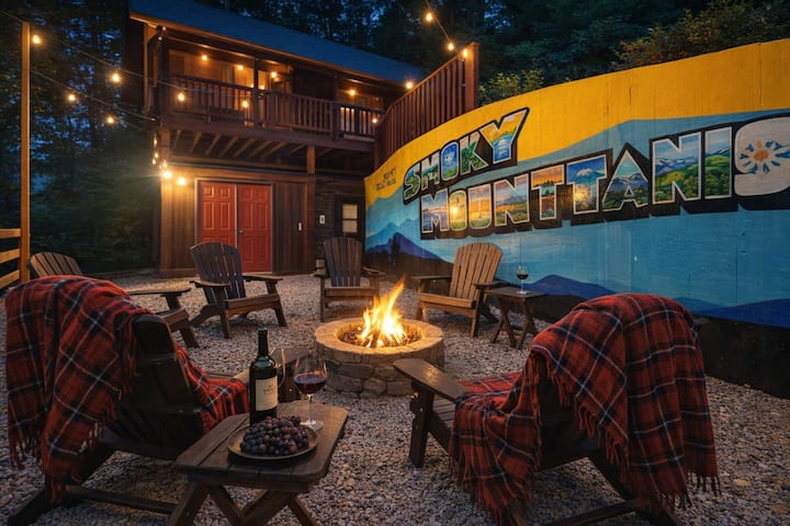 Cozy Bear Lodge! Game Rm, Hot Tub, Pool, Fishing! - Wears Valley, TN