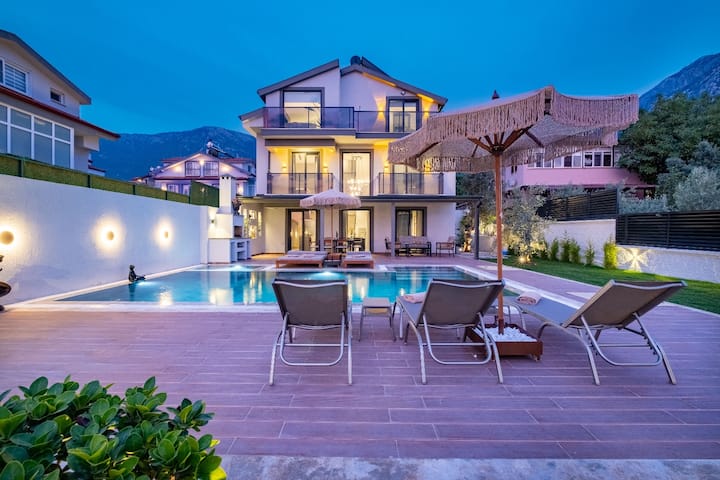 Ferah Merkeze Yakın Jakuzili 6 Kişilik Villa - Ölüdeniz
