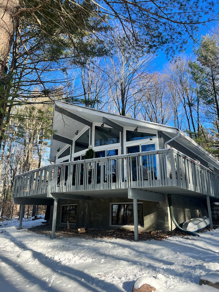 Starlight Lake House - Monticello, NY