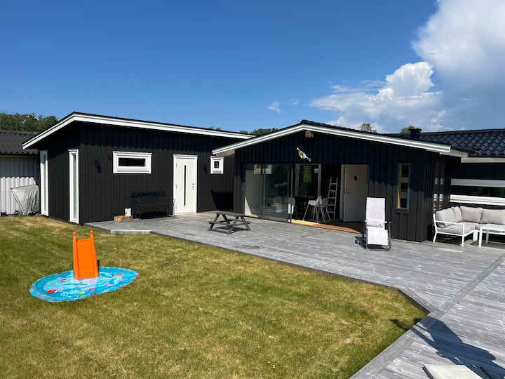 Familjevänligt Med Härlig Uteplats! 6+2 Bäddar - Laholm