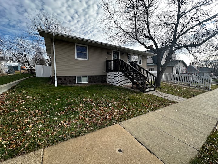 Serene Getaway Near Downtown - North Dakota