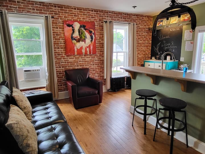 The Retro Suite - Charlottetown