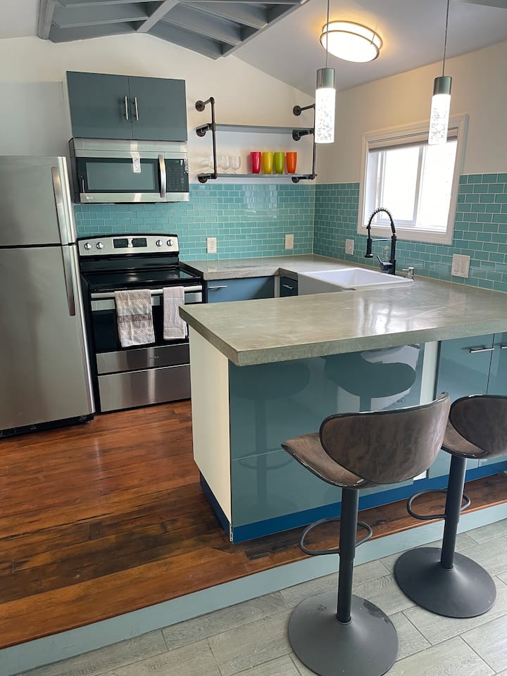 Guesthouse On 1st Block In Town! - Santa Catalina Island, CA