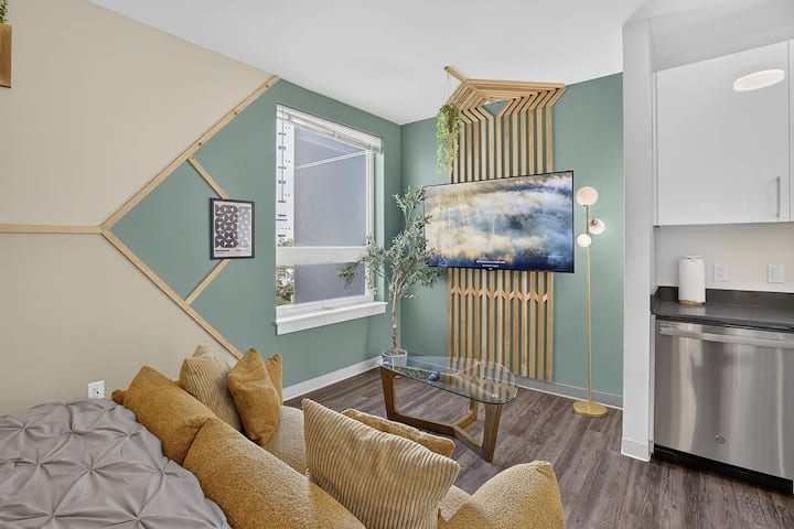 The Apgar: Cozy  Inviting  Amenities! - Boston, MA